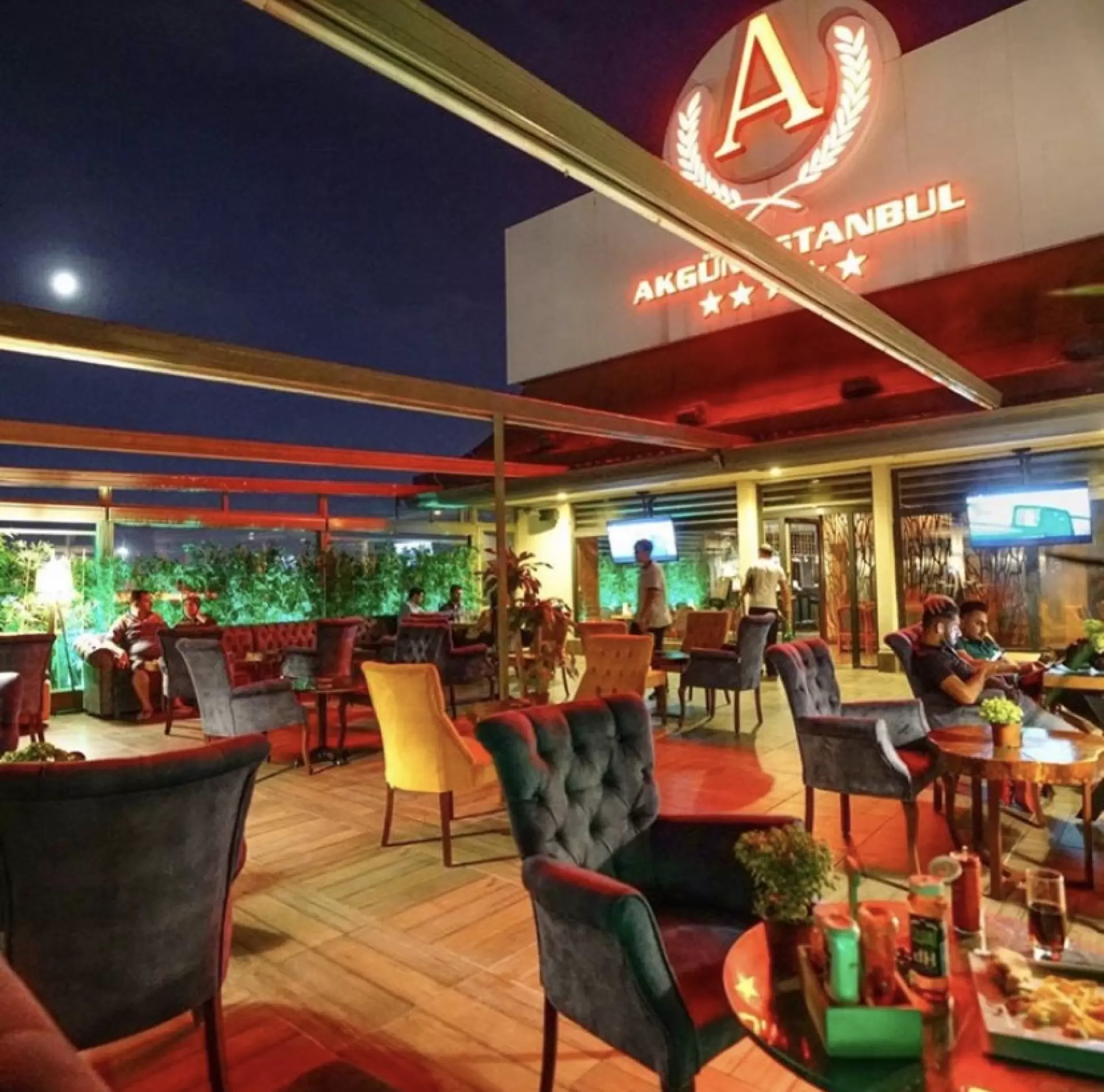Sky Cafe & Shisha Lounge & Bar, Fatih, İstanbul