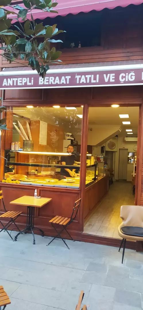 Antepli Beraat Tatli ve Cig Kofte Salonu, Kadıköy, İstanbul