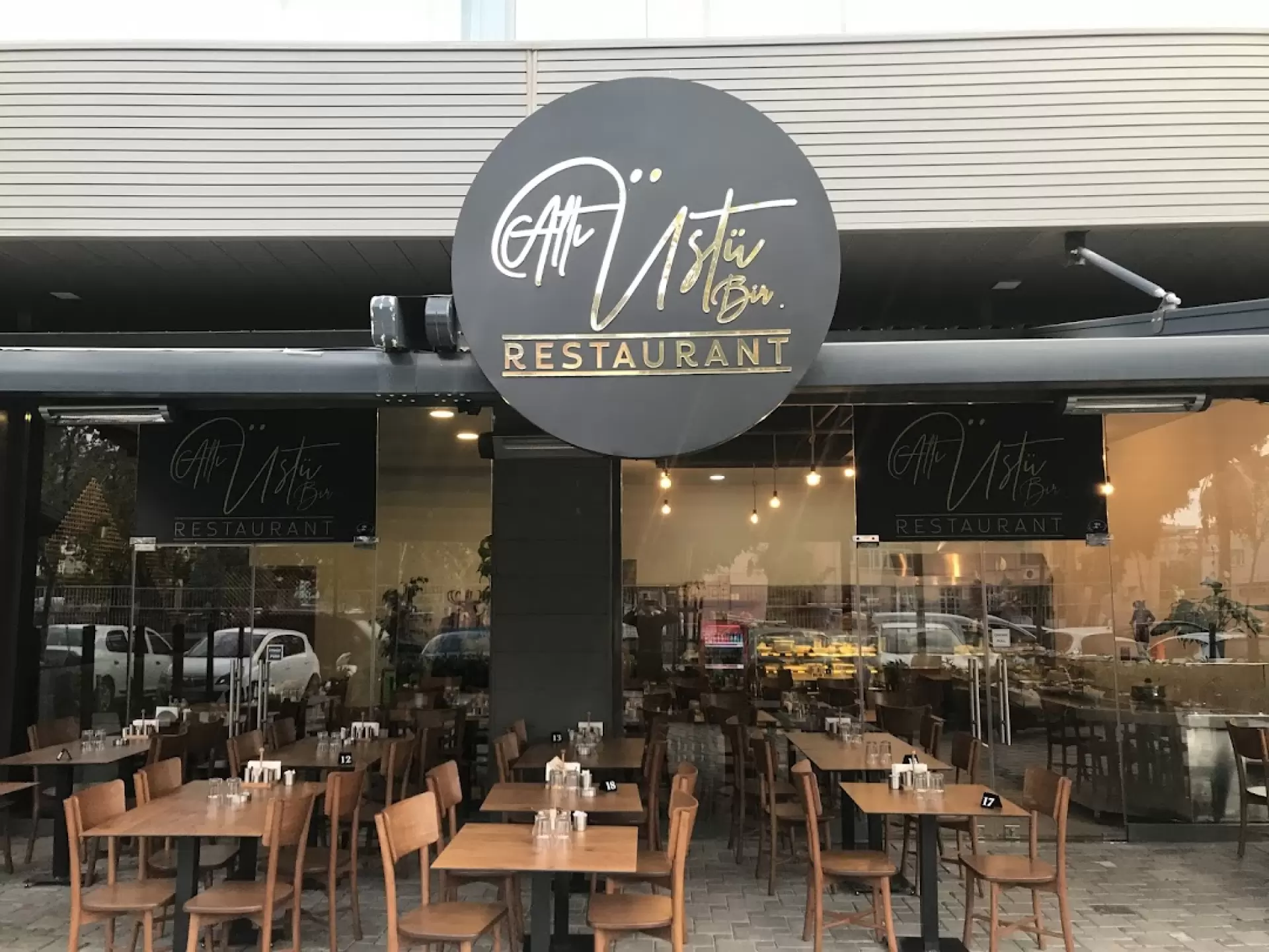 Altı Üstü Bir Restaurant, Bayraklı, İzmir