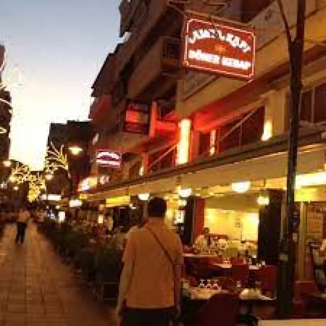 Altın Kapı Döner Kebap, Konak, İzmir